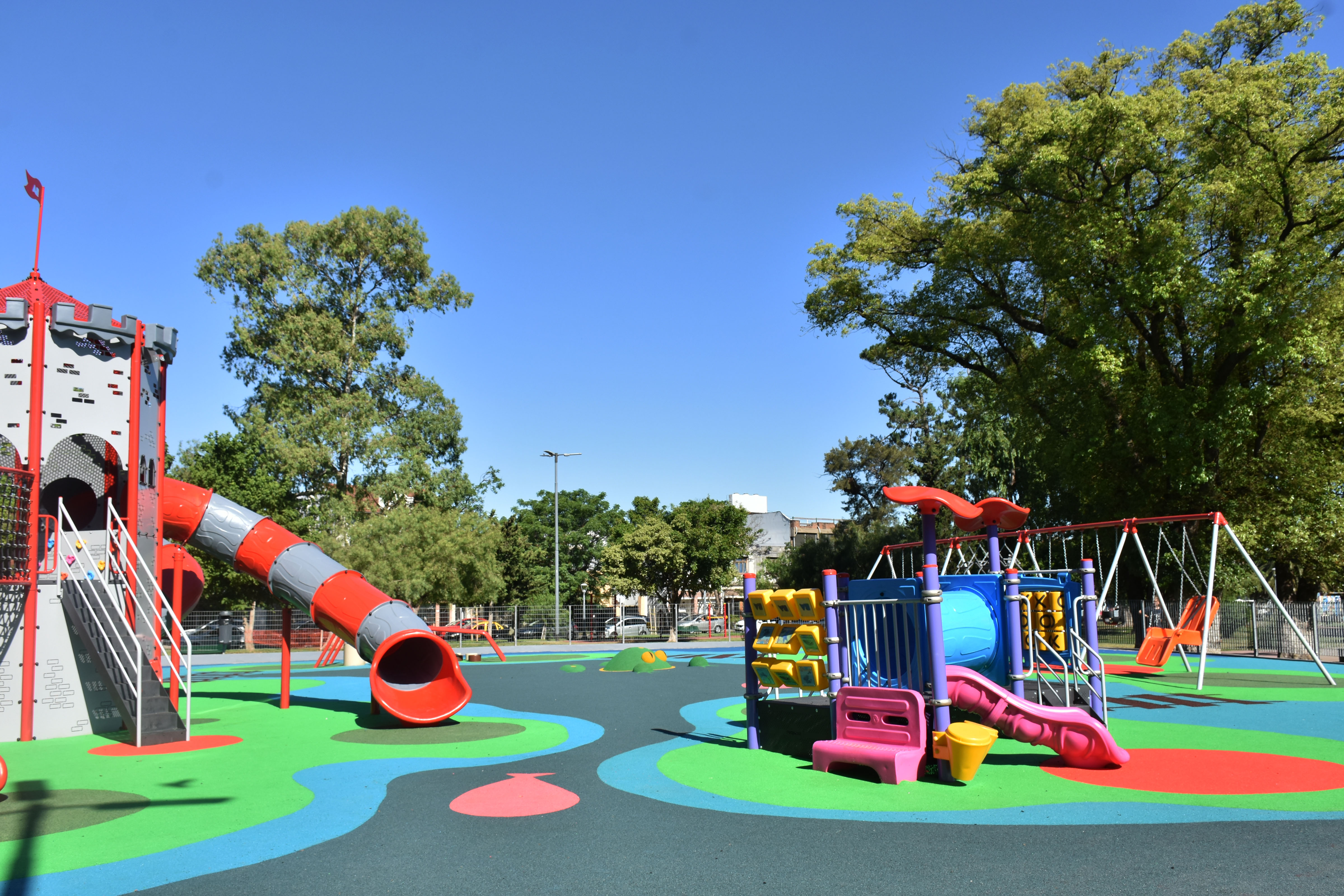 Se inauguró el patio de juegos de la Plaza Ciudad Banff | Buenos Aires ...
