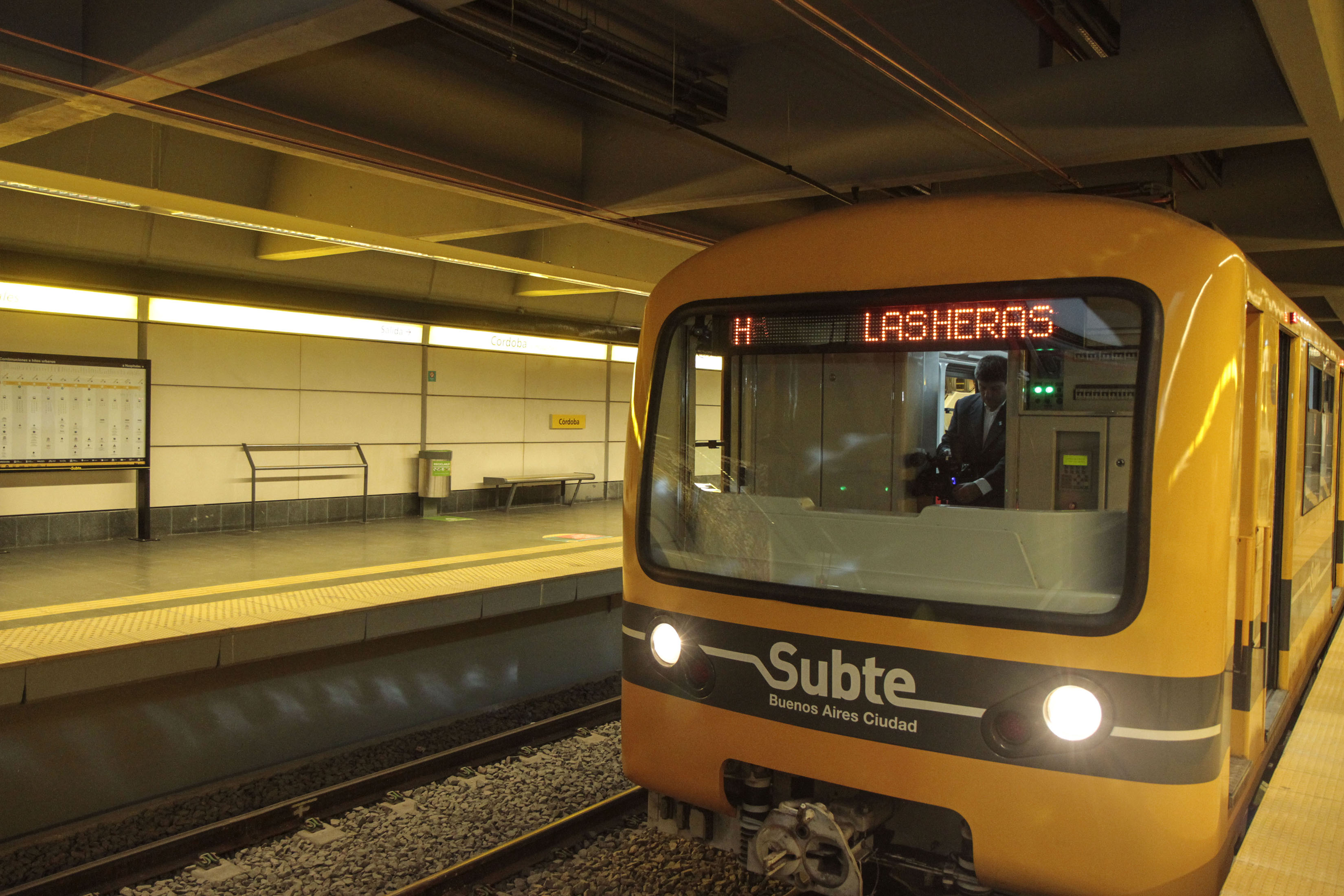 Recorrido en imágenes por las nuevas estaciones de la Línea H | Buenos ...